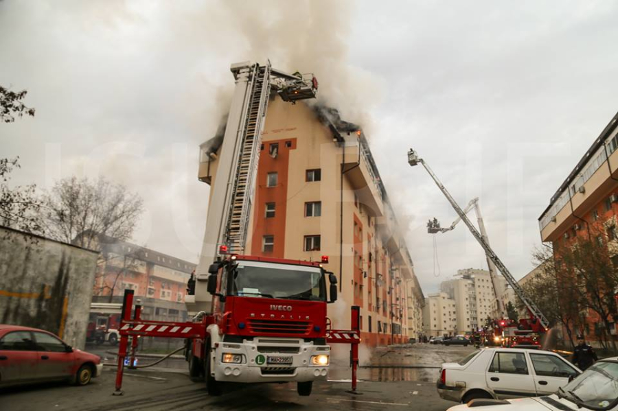 Some 400 evacuated as the attic of an apartment building catches fire ...