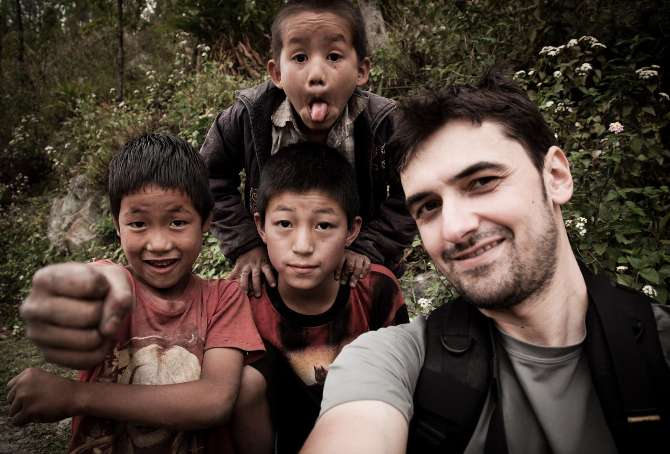 Romanian alpinist raises EUR 100,000 to help earthquake-stricken Nepal ...