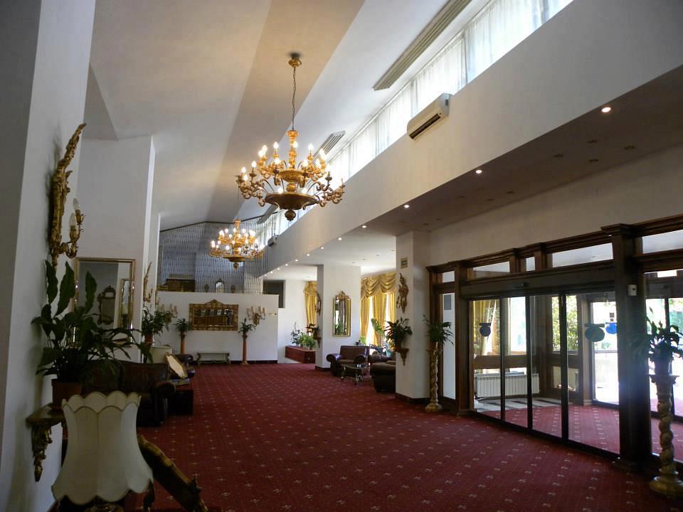 Owners of biggest hotel in Arad seek to sell it for EUR 8 mln | Romania ...