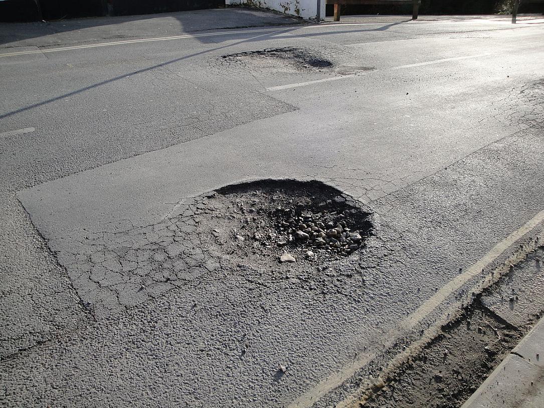 Authorities count 800 potholes on Bucharest streets | Romania Insider