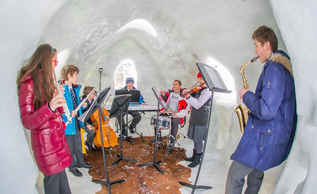 British School of Bucharest students build ice classroom | Romania Insider