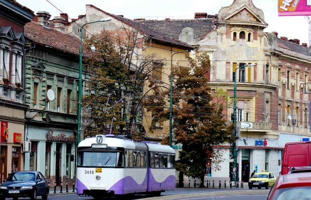 Timisoara city hall revamps and upgrades 37-year old tram to rent it ...