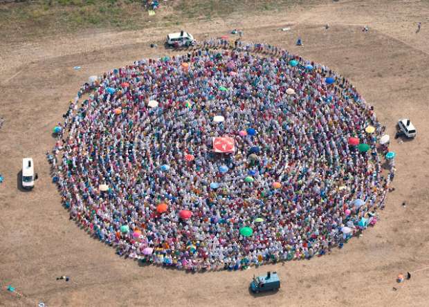 Thousands gather in Romanian resort Baile Herculane for MISA yoga ...