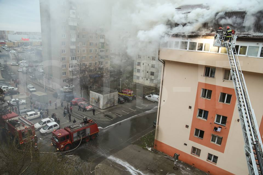 Some 400 evacuated as the attic of an apartment building catches fire ...