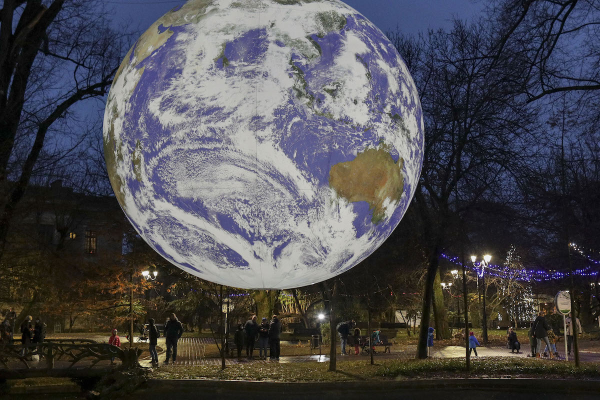 Romania photo of the day: Light-art festival brings unique installations to five Bucharest parks ...