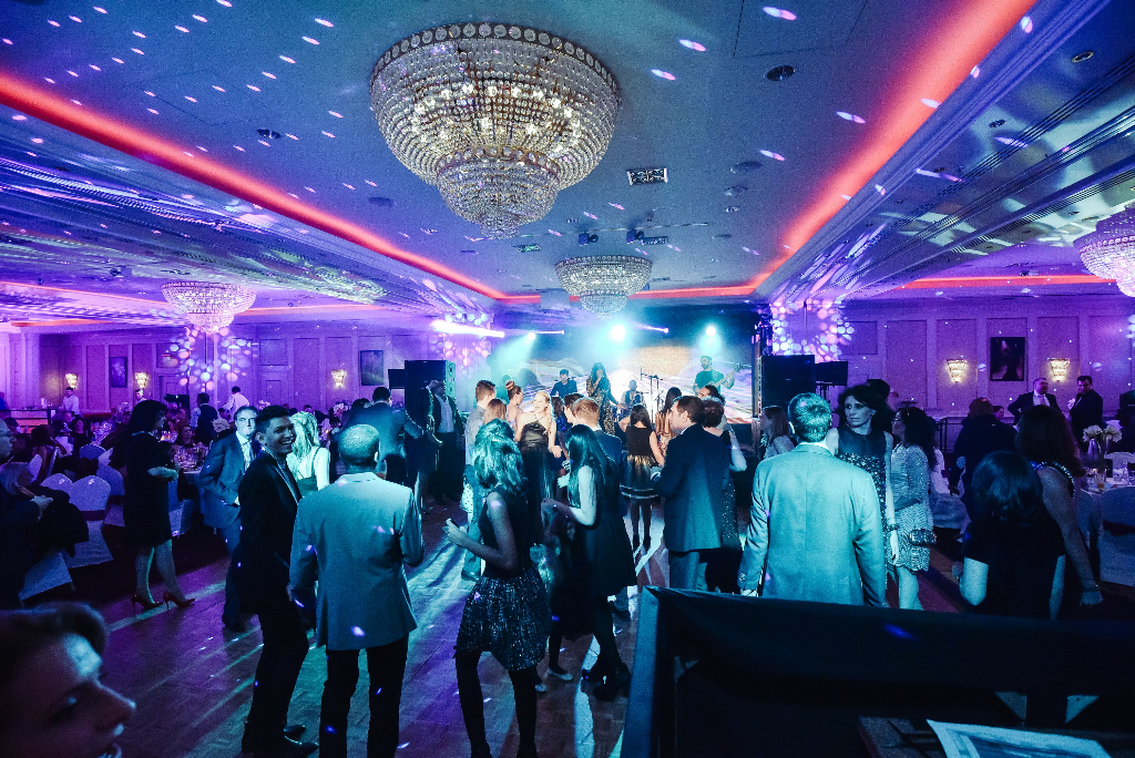 (P) 'The World is an Open Party' for New Year’s Eve at the JW Marriott ...